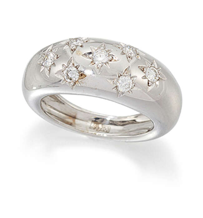 Roseberys London | A diamond gypsy-set ring, the seven brilliant-cut