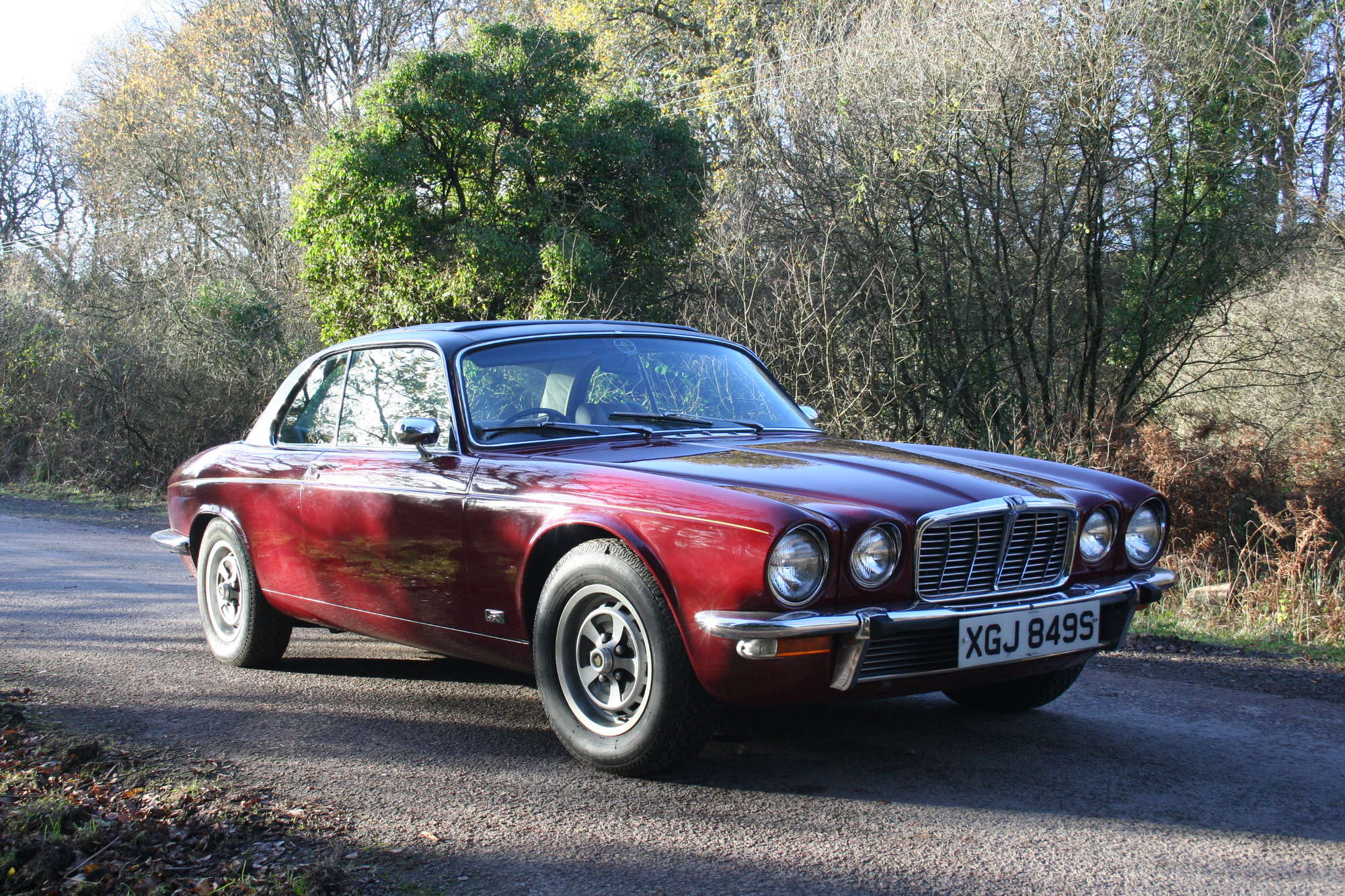 Iconic Auctioneers | 1977 Jaguar XJ 4.2C Auto-Sold