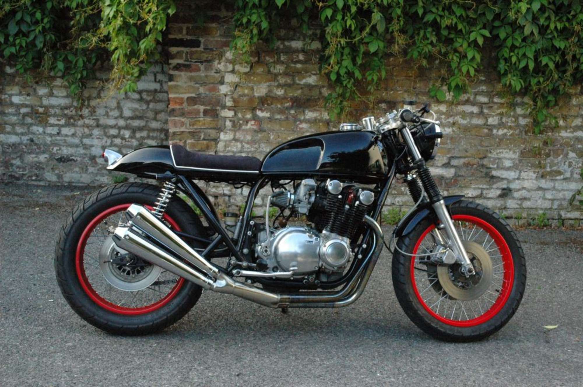 Iconic Auctioneers | 1977 Suzuki GS750 Cafe Racer-Sold