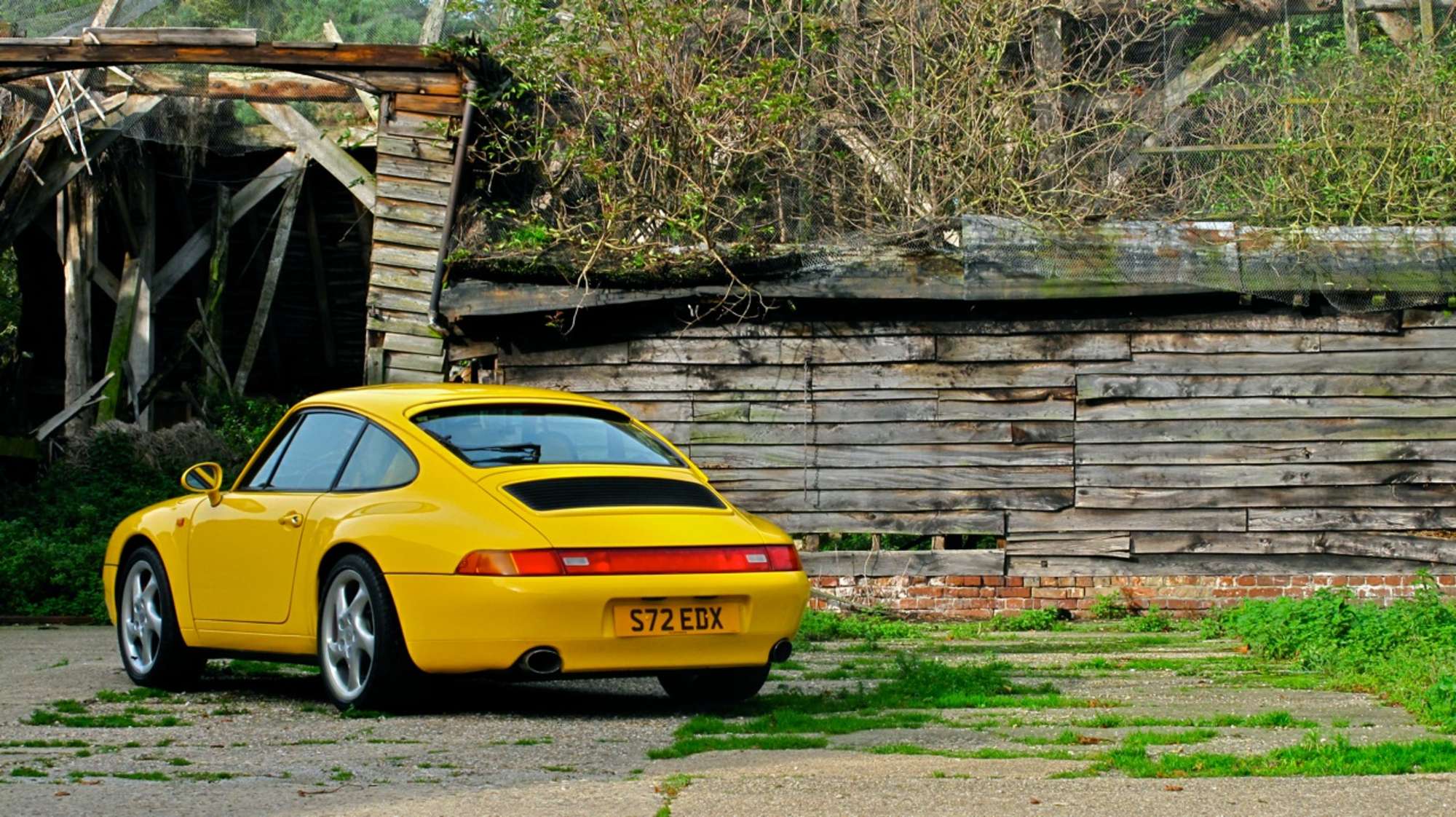 Iconic Auctioneers | 1998 Porsche 911 993 C2 Coupe-Sold