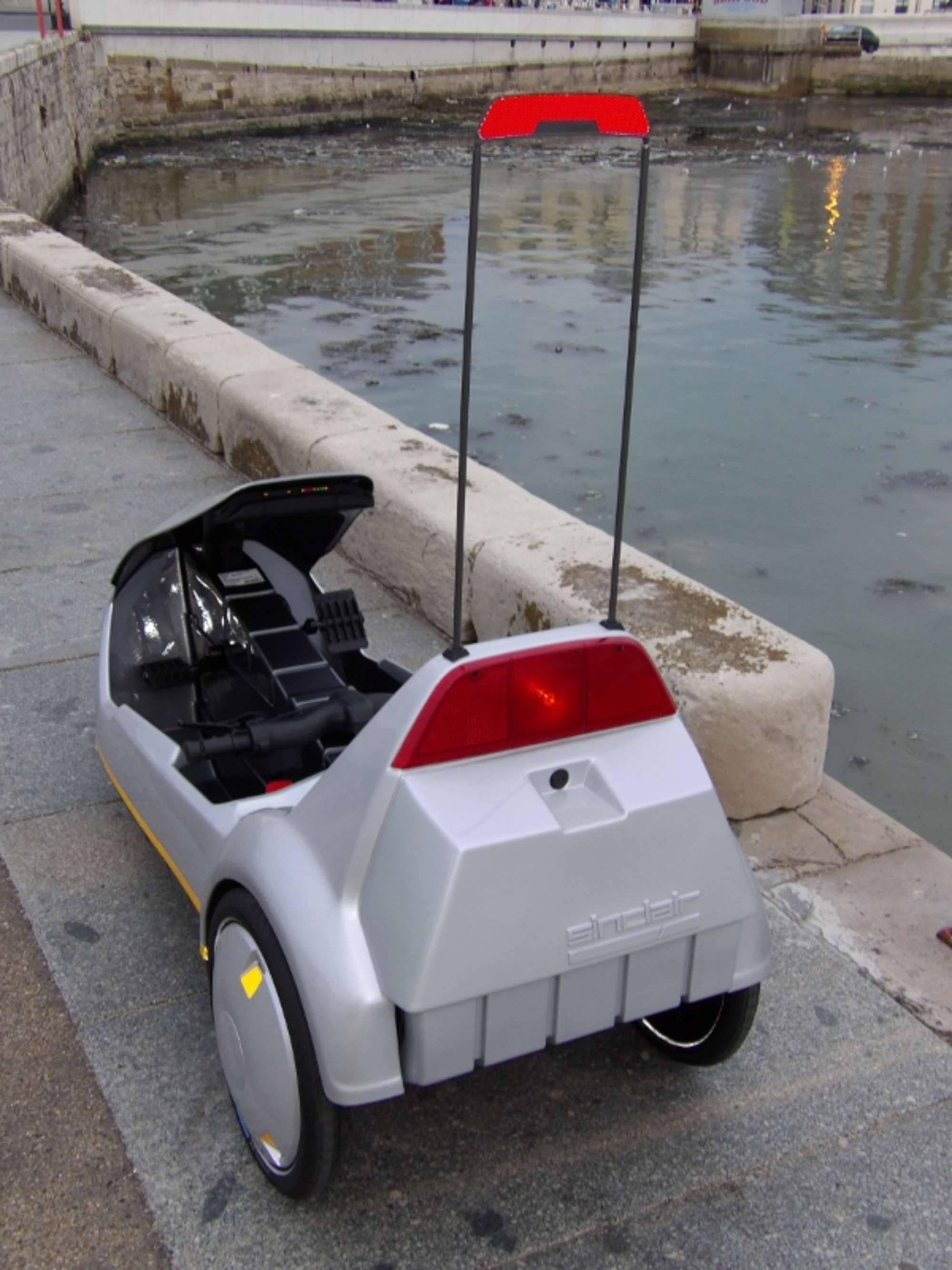 Iconic Auctioneers | 1985 Sinclair C5 - Fully Restored-Sold