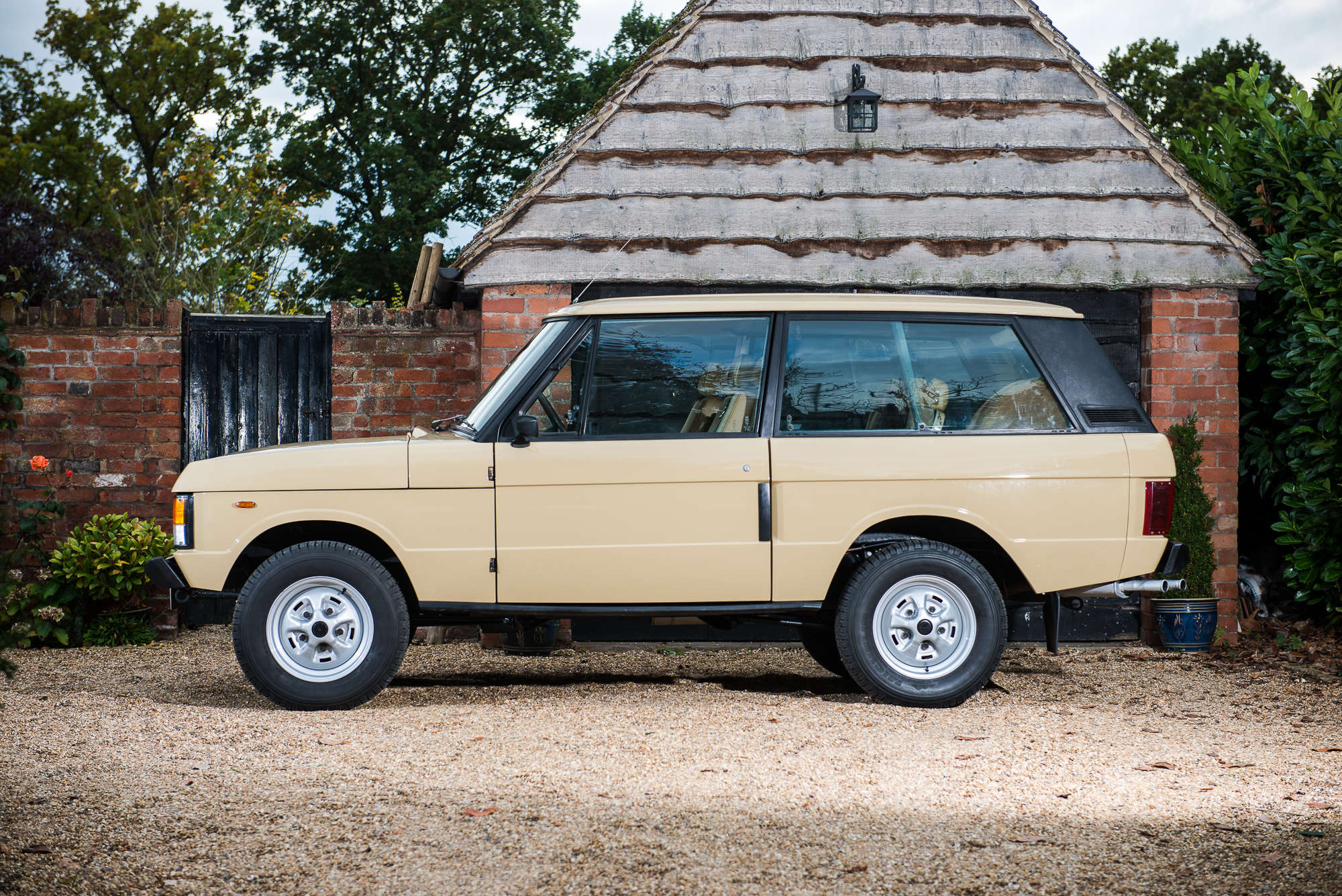 Iconic Auctioneers 1983 Range Rover 2 Door Classic Sold