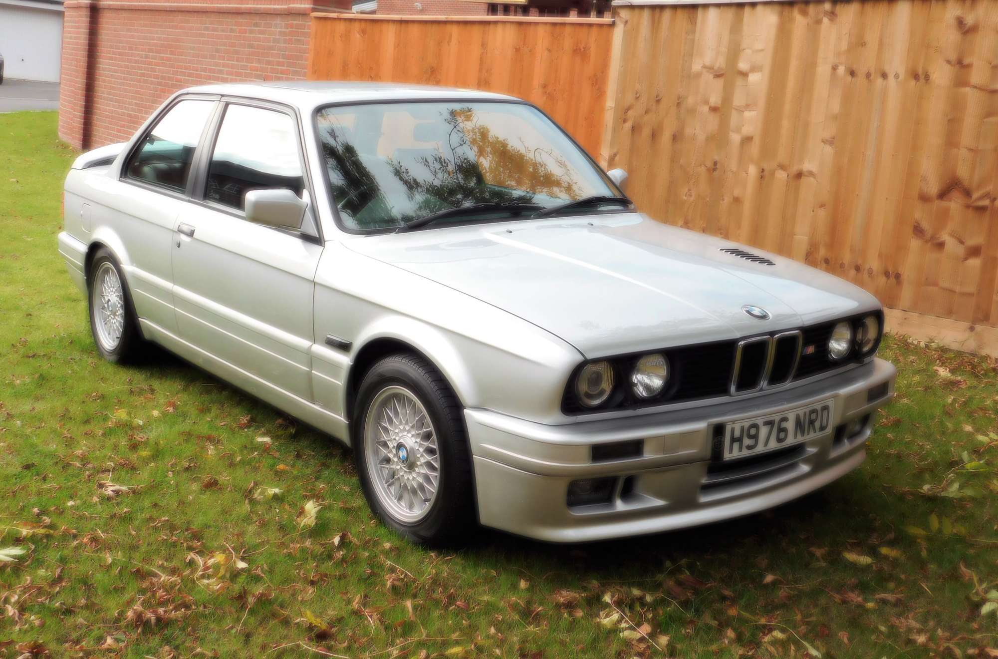 Iconic Auctioneers | 1990 BMW 325i Sport M-technic II (E30)-Sold