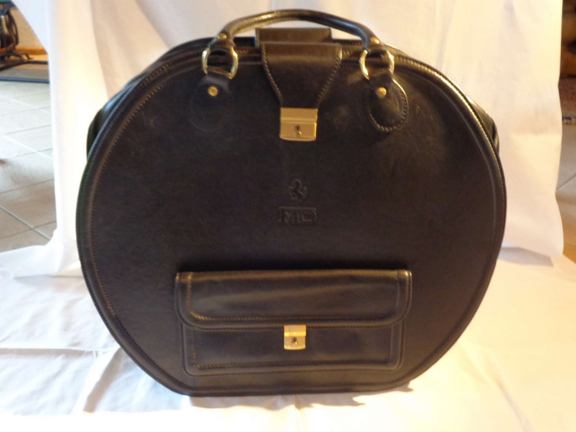 Iconic Auctioneers | Original Schedoni Ferrari F40 Luggage 3-piece set-Sold