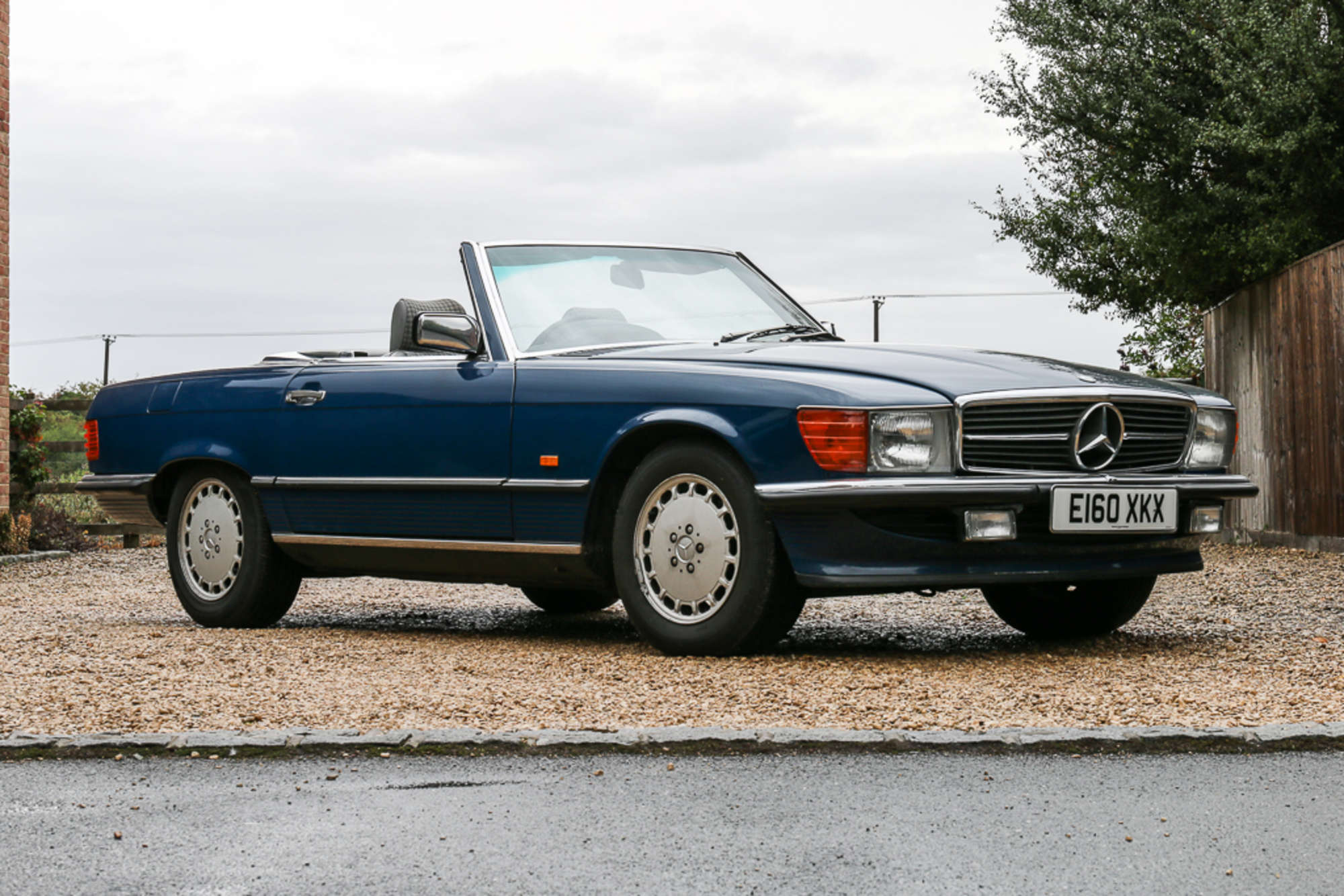Iconic Auctioneers | 1987 Mercedes-Benz 300SL (R107) Convertible-Sold