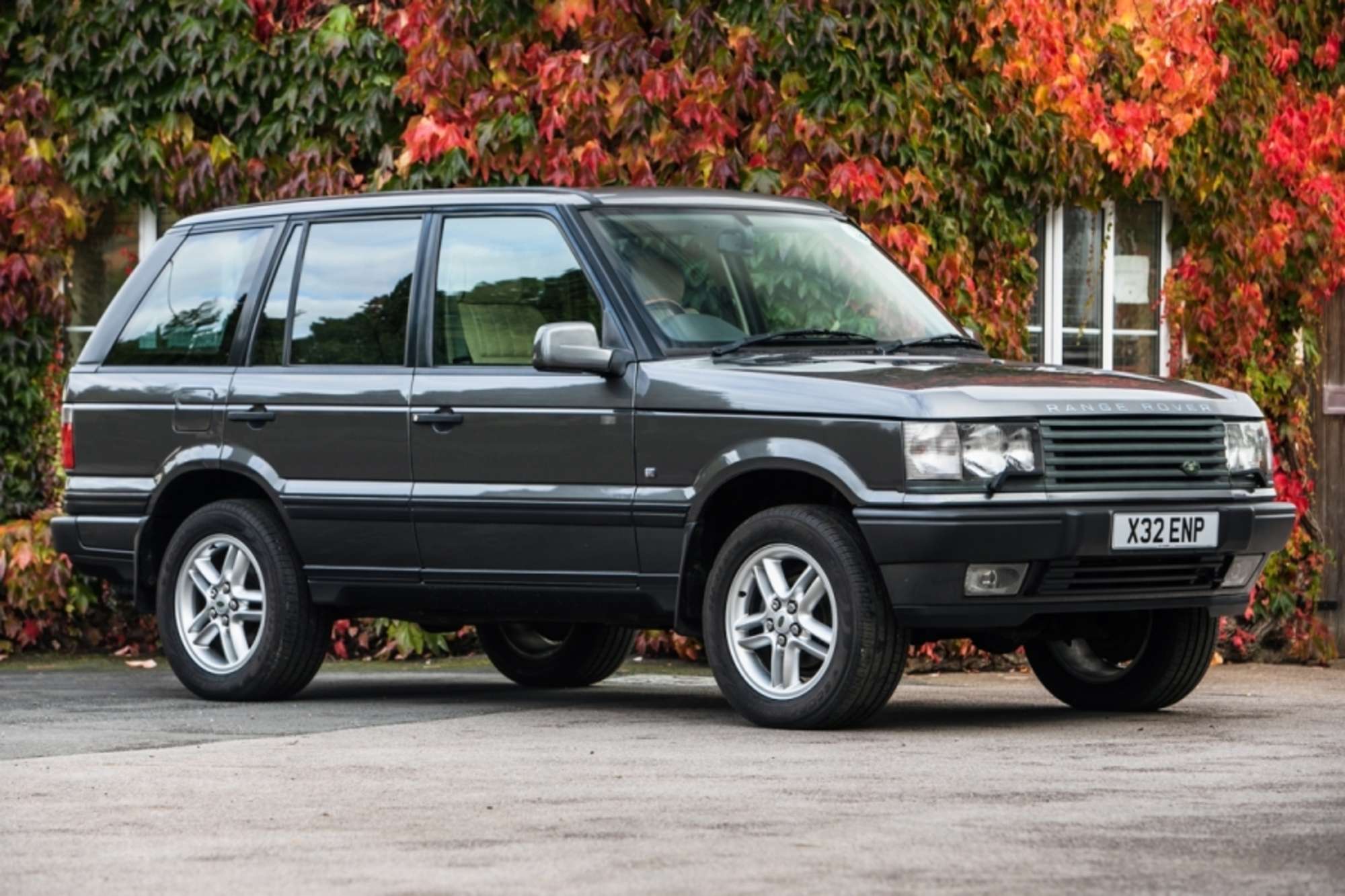 Iconic Auctioneers | 2001 Range Rover (P38) 4.0 HSE-Sold