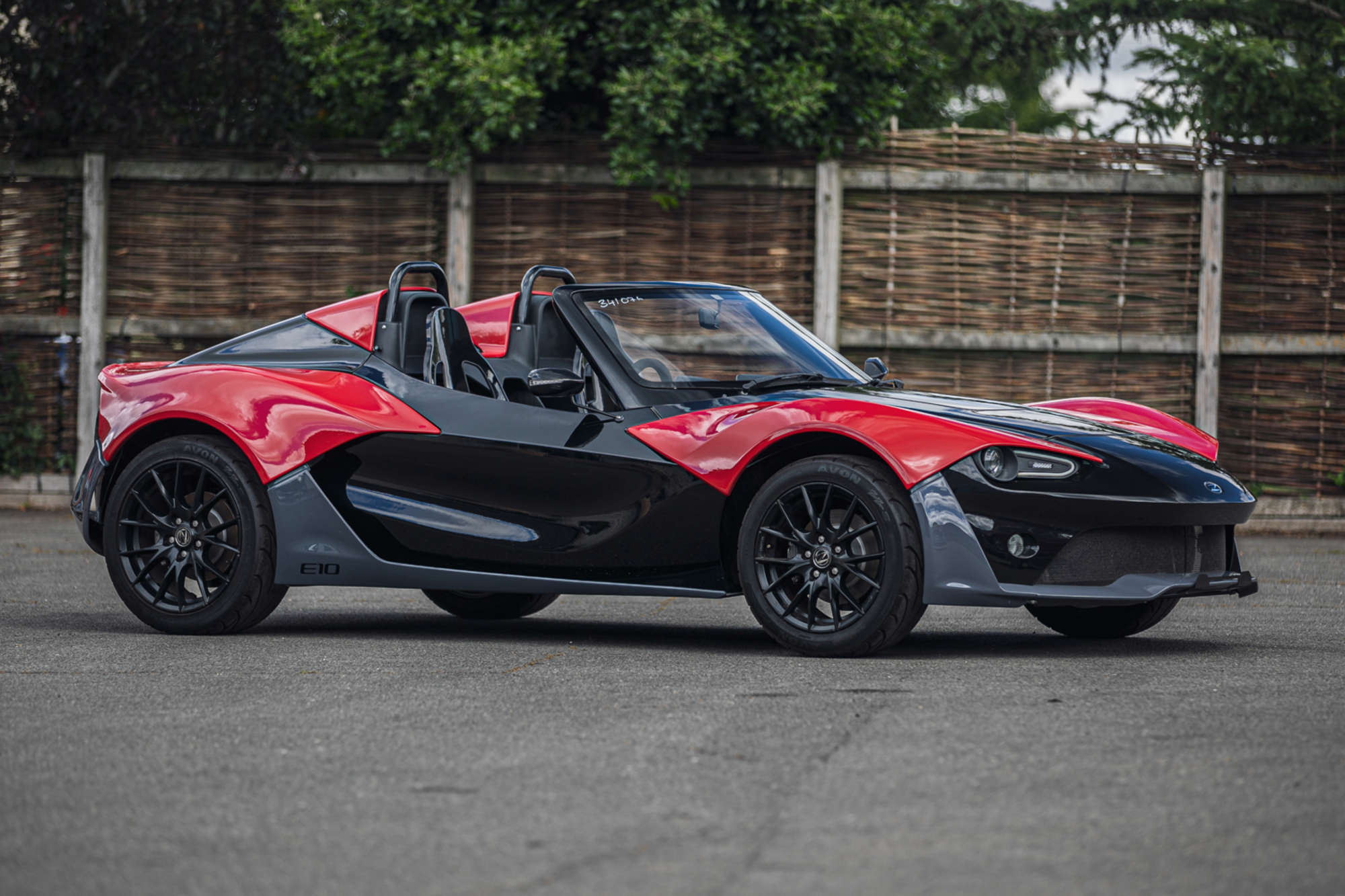 Iconic Auctioneers | 2016 Zenos E10 Roadster-Sold