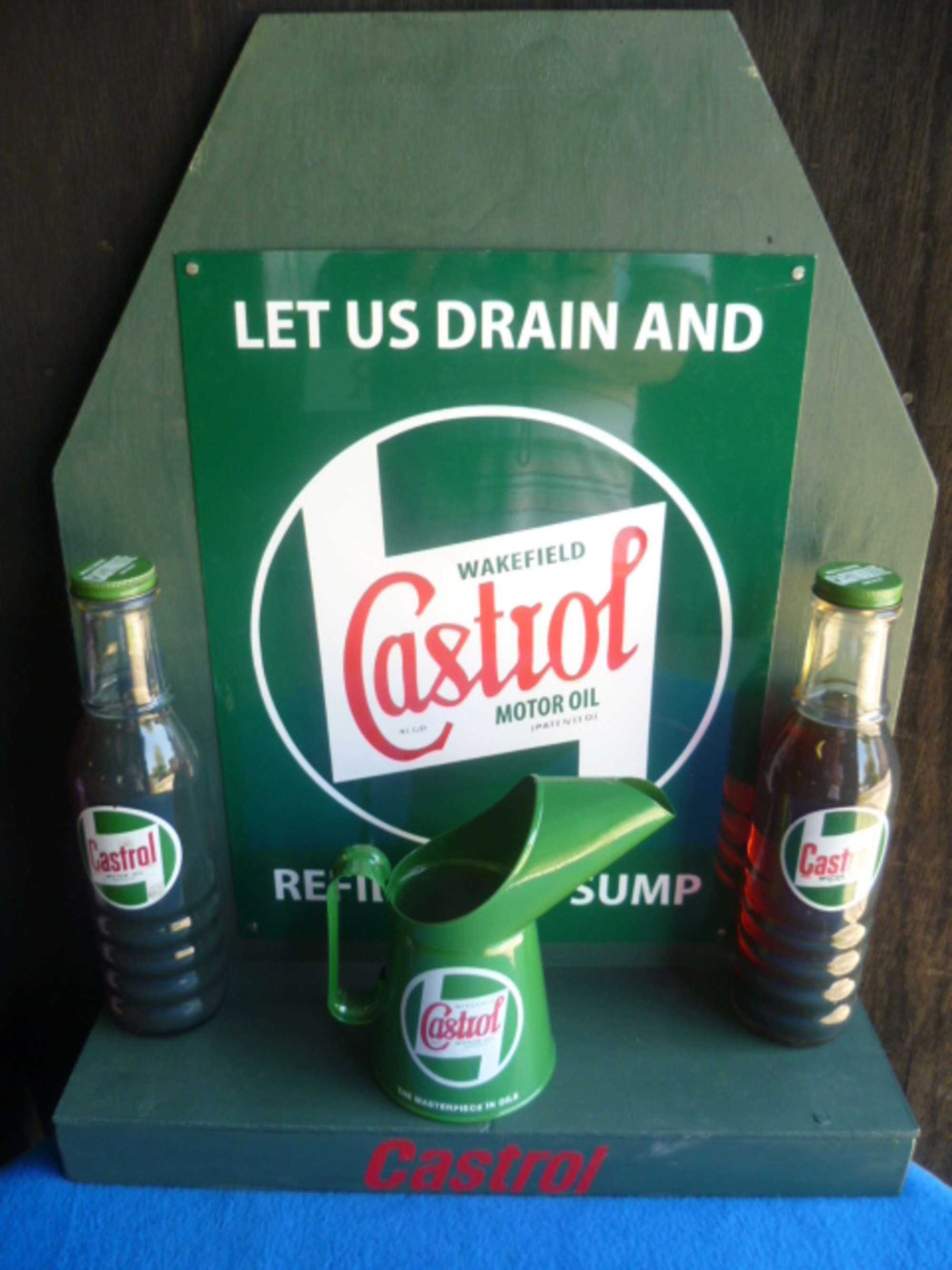 Iconic Auctioneers | Castrol Counter Display-Sold