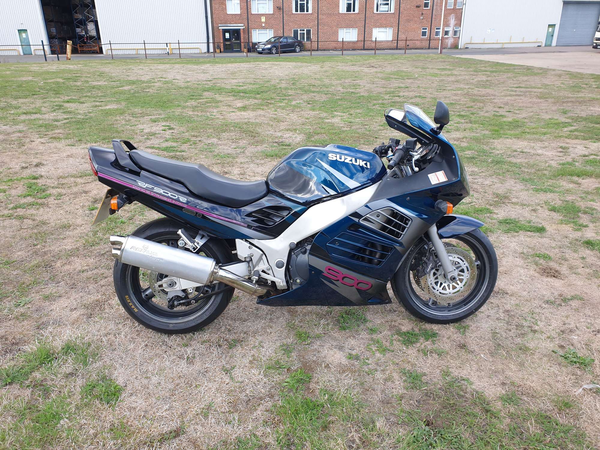 Iconic Auctioneers | 1996 Suzuki RF900R 937cc -Auction Lot