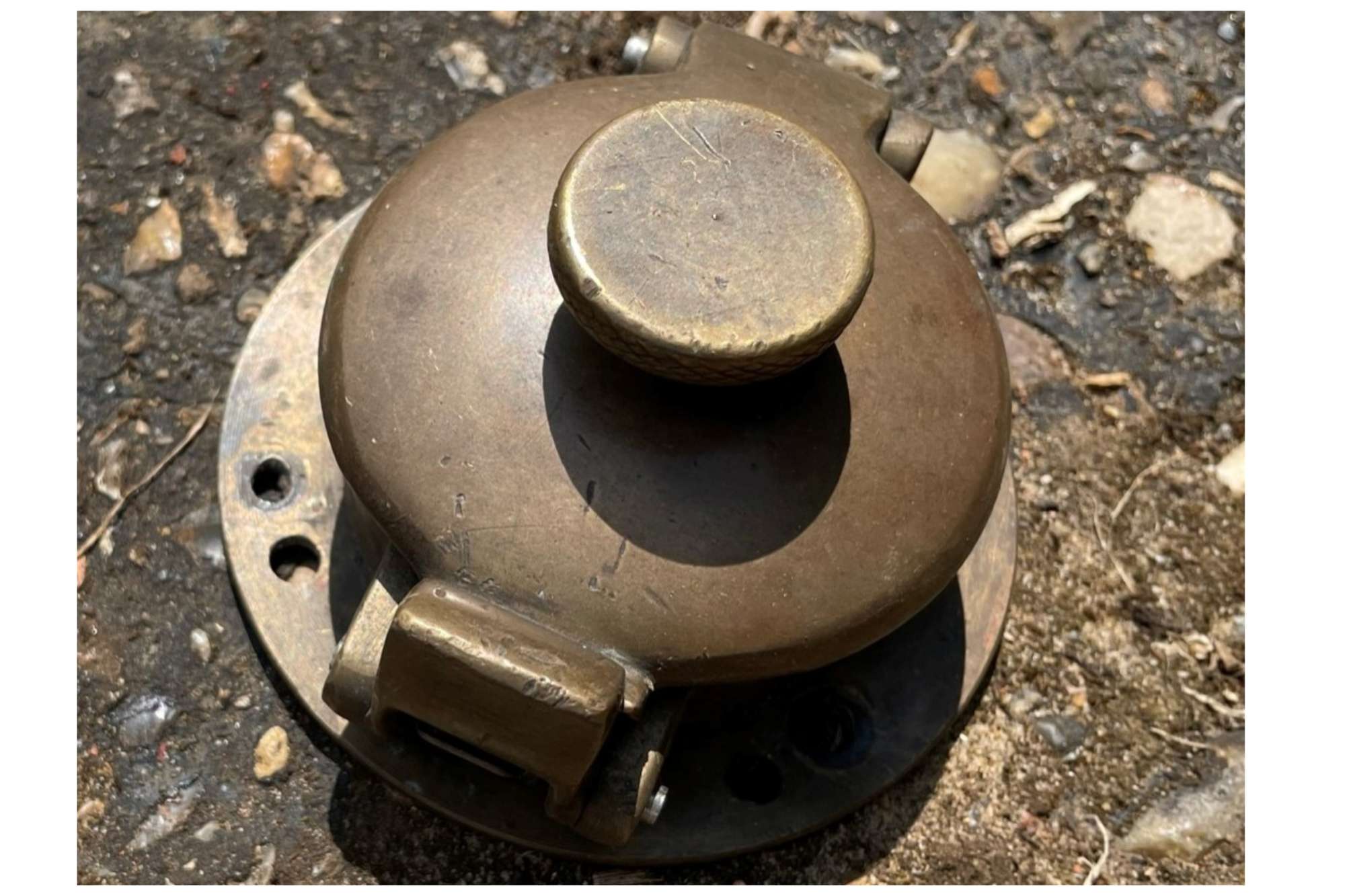 Iconic Auctioneers | Bronze Enots Quick-Release Filler Cap with ...