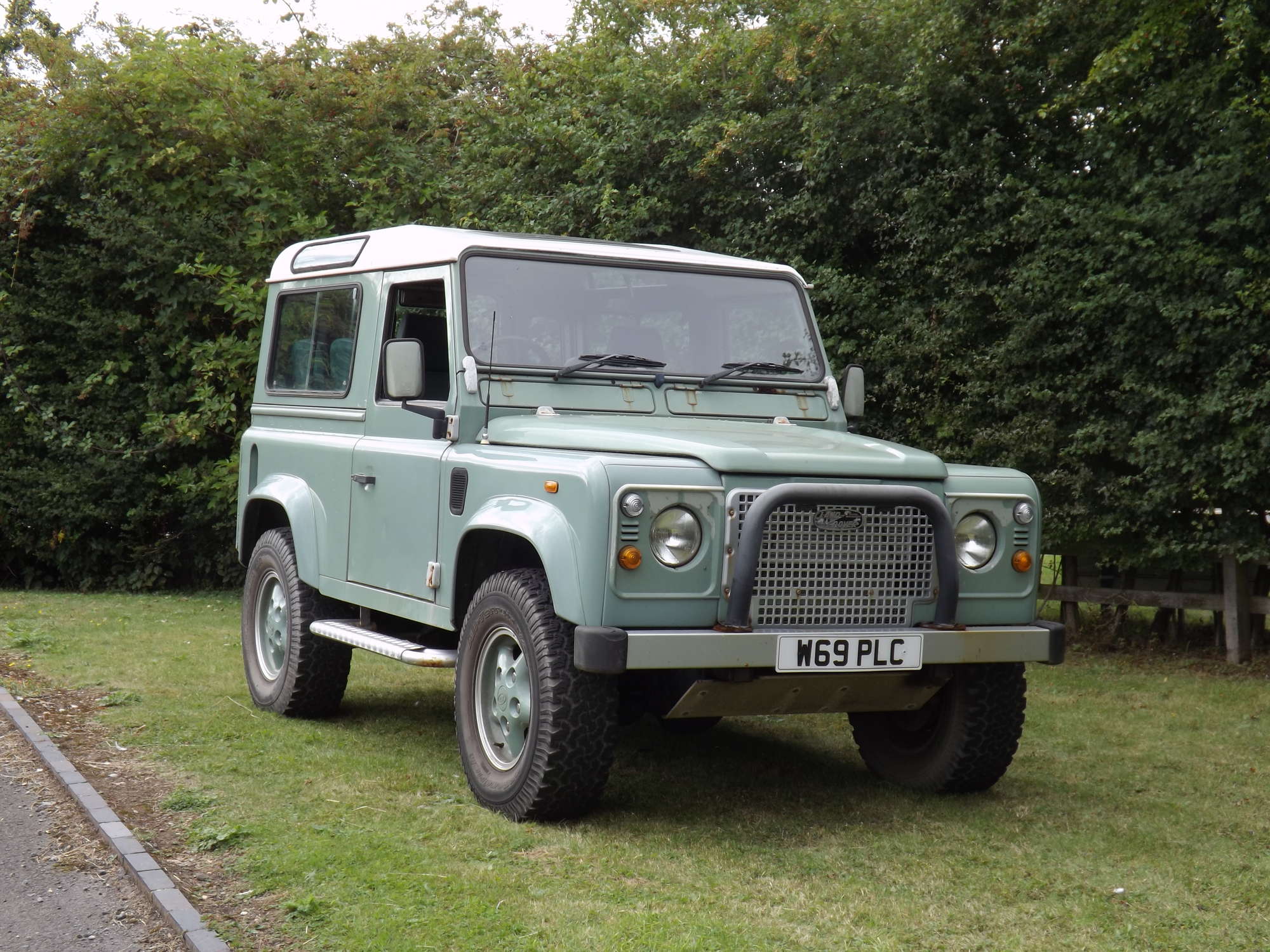 Iconic Auctioneers | 2000 Land Rover Defender Heritage SWB-Sold