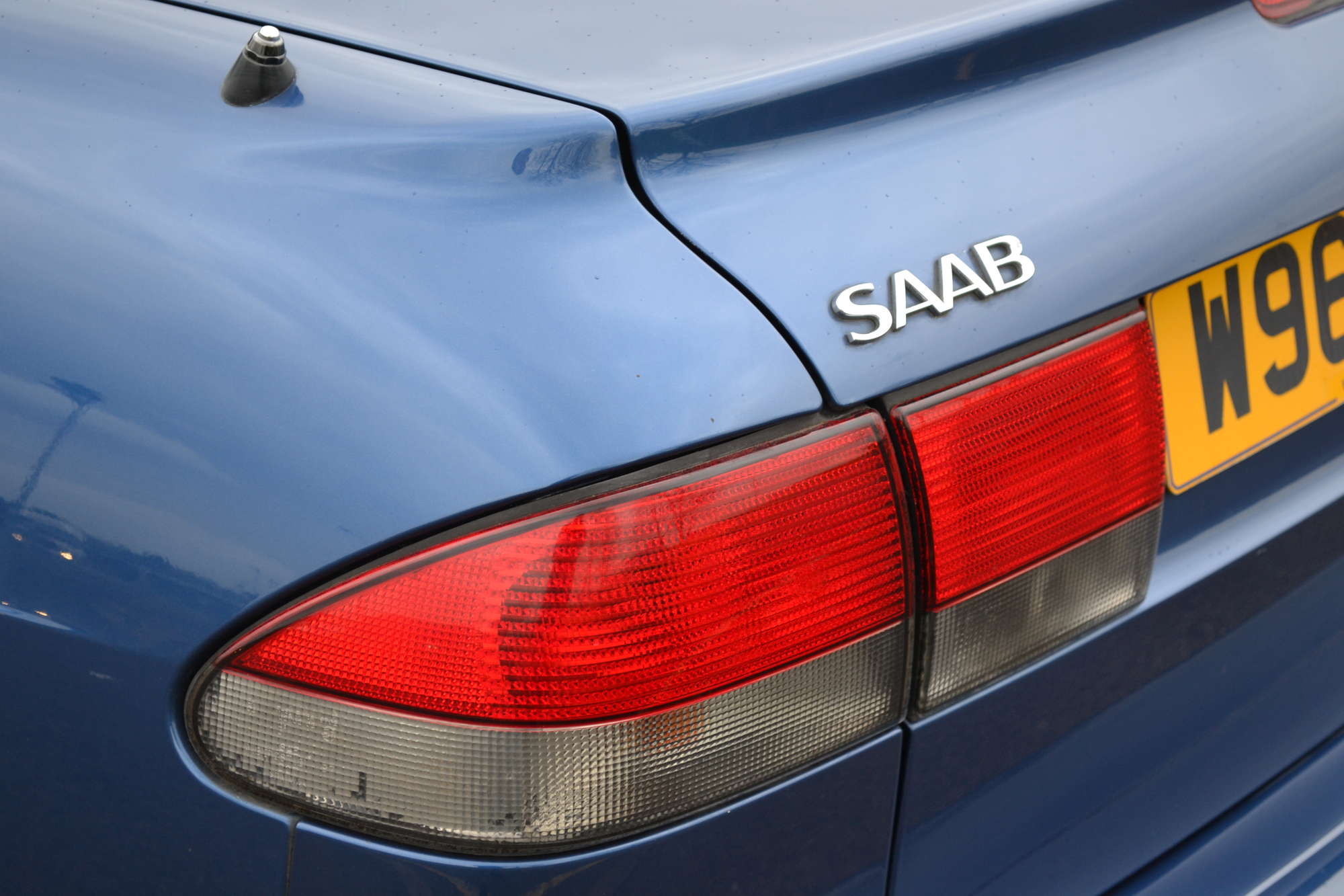 Iconic Auctioneers | 2000 Saab 9-3 SE Turbo Convertible-Sold